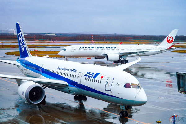 年末年始の国内線利用者、昨年より大幅増 JAL、ピーチでは「2倍超」も | 乗りものニュース