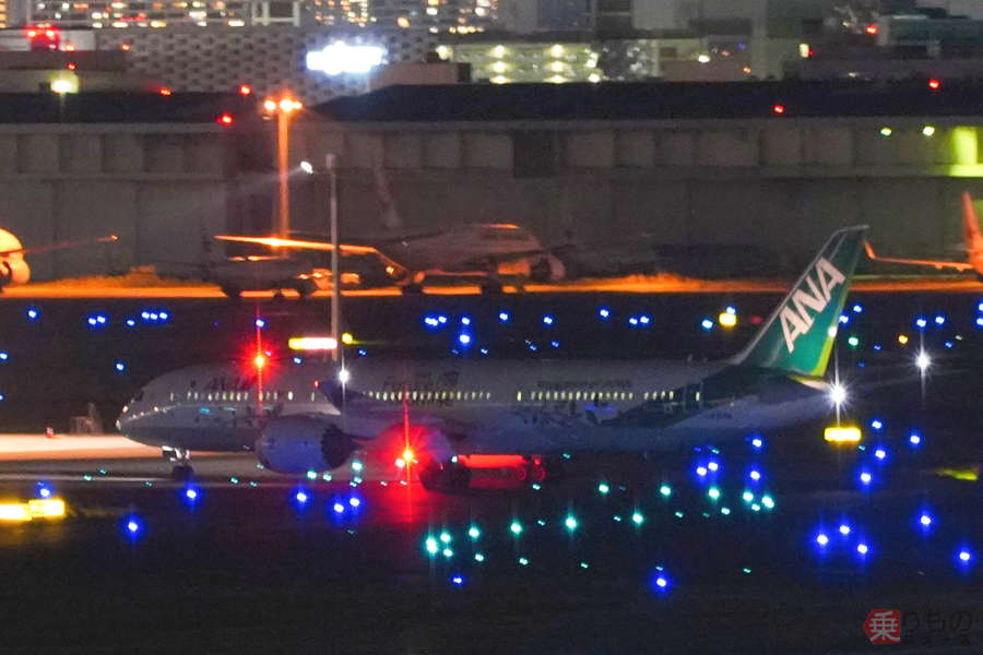 何じゃキミは!? 「緑のANA機」が羽田に出現！ ”ANA=青”を覆す大胆デザイン…なぜ？ | 乗りものニュース