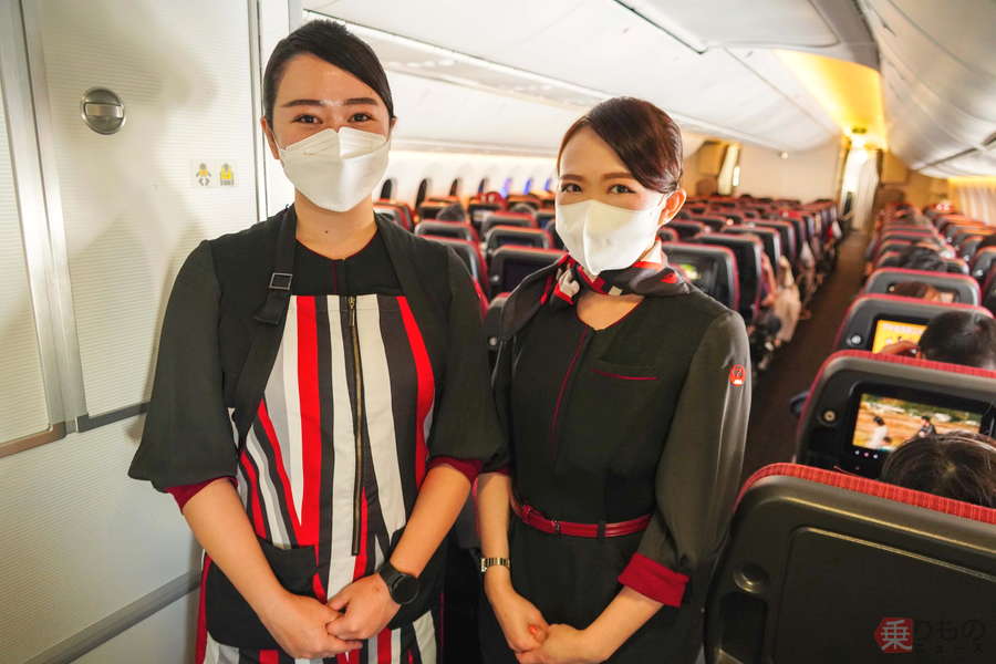 実は「母国～日本線」以外も担当？ 元歌手!? 「海外採用のJALのCA」の裏側、まさに目からウロコ！ | 乗りものニュース
