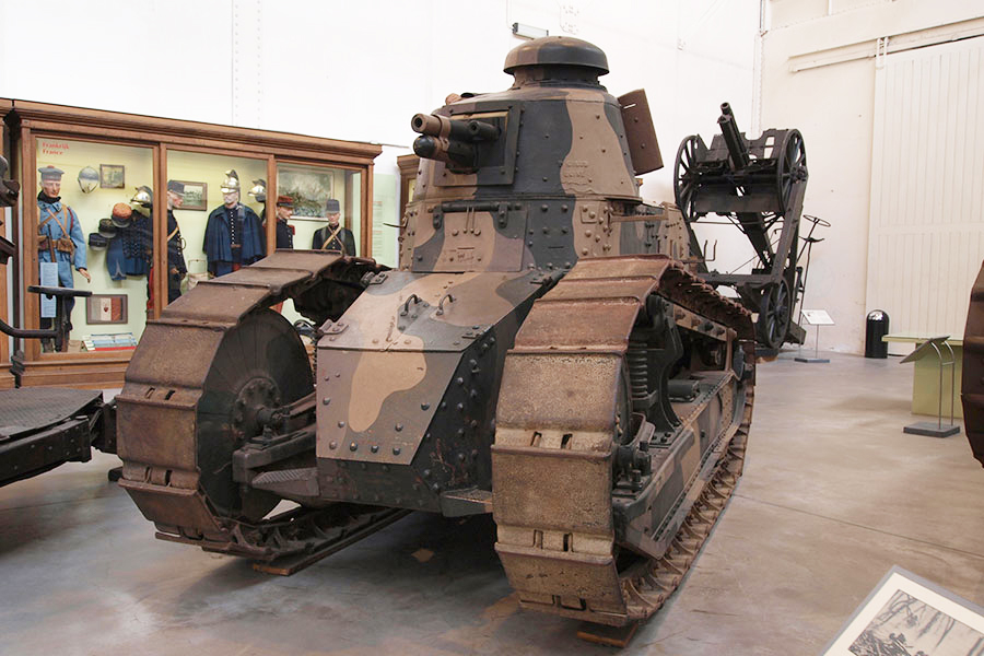画像ギャラリー | 世界中が手本に！ 革新的兵器「FT-17」が戦場デビュー -1918.5.31 現代戦車の“先祖”的存在 | 乗りものニュース