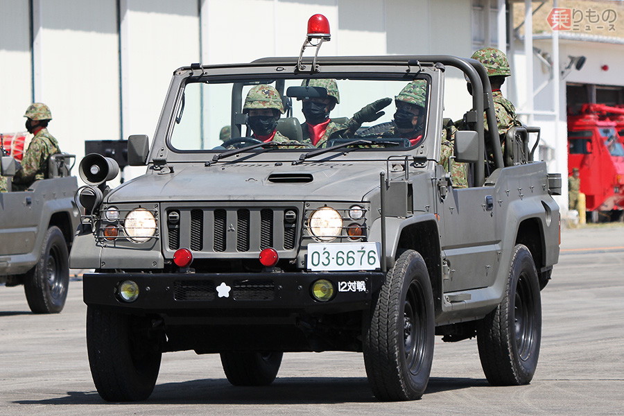 画像ギャラリー | 「少佐専用パジェロ!?」真っ赤な1/2tトラック立川に現る！ 実は任務上必須の色だったワケ | 乗りものニュース