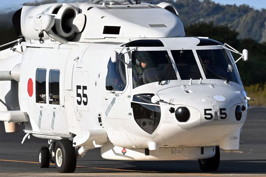 「なか広くなってる！」海自ヘリSH-60K初の派生型「救難仕様」デビュー 違いはドコ？ | 乗りものニュース
