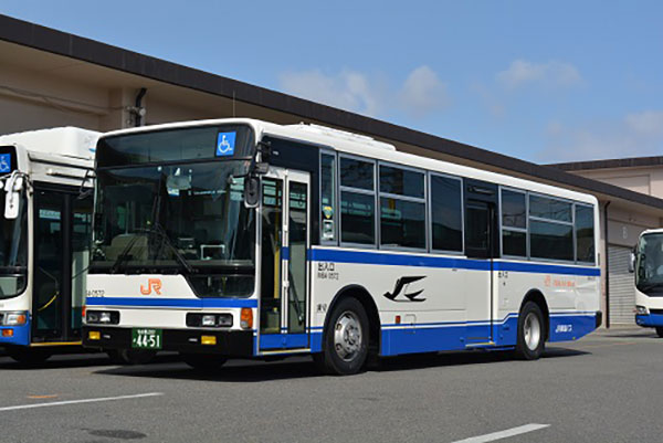 壮大！「三菱ふそうMP35エアロスター」だらけのバスツアー開催 8社のMP35を訪ね回る！ | 乗りものニュース