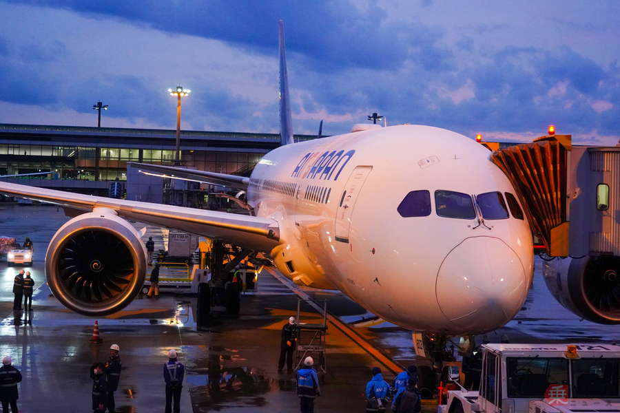 ANA系新航空「AirJapan」ついに就航！ 格安運賃も「LCC超え」アピール 何がLCCとは違う？ | 乗りものニュース