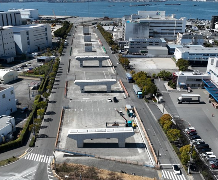 橋脚どんどん！ 阪神高速湾岸線「延伸部」どこまで進んだ？ その先は“巨大橋”が架かる海へ | 乗りものニュース