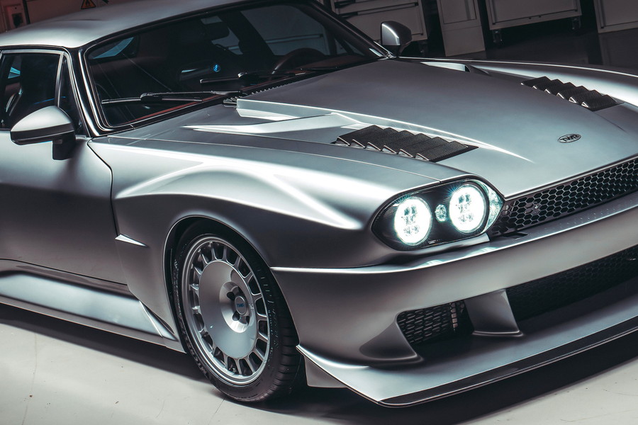 「6リッターV12エンジンで6段MT」乗れるのは2人!? 衝撃の激レア英国車デビュー！ | 乗りものニュース